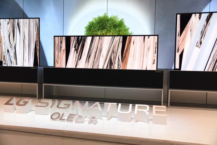 120寸8K分辨率5G电视，该怎么“看”？_凤凰网房产_凤凰网