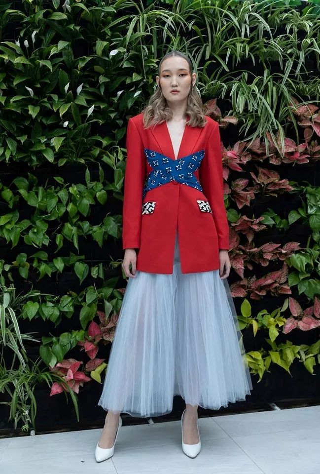 Michel & Amazonka| 草原燃起的新星_凤凰网