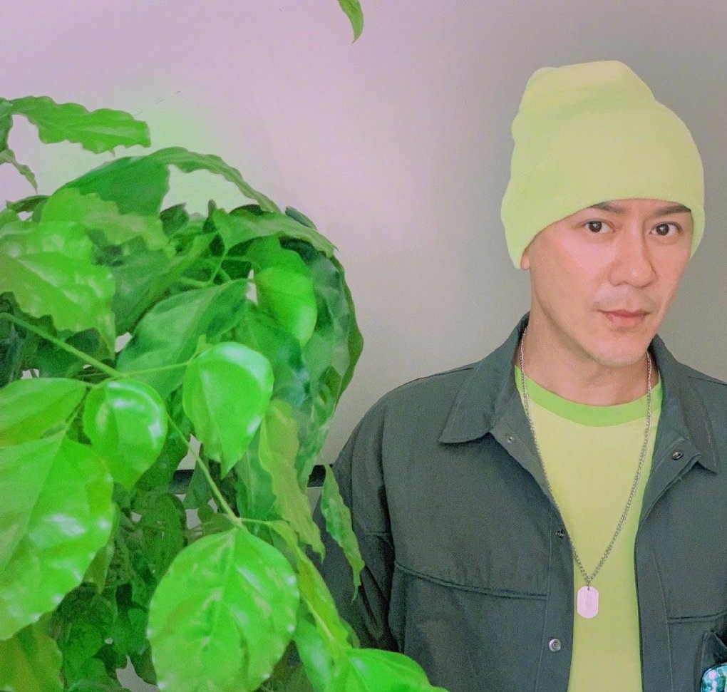 陈浩民“整容”后晒照显后遗症，戴绿帽面容瘦削僵硬不敢认_凤凰网