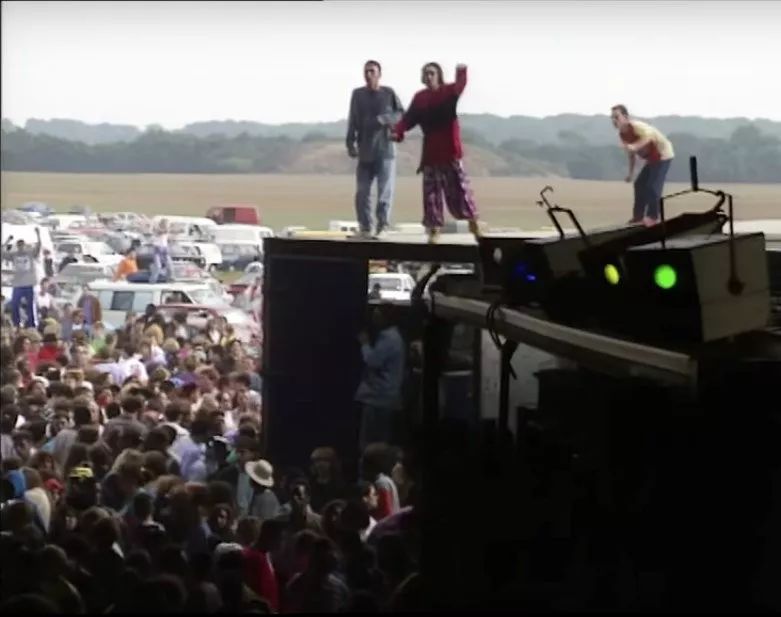 Rave究竟是个啥？真的是去蹦迪的意思吗？__凤凰网