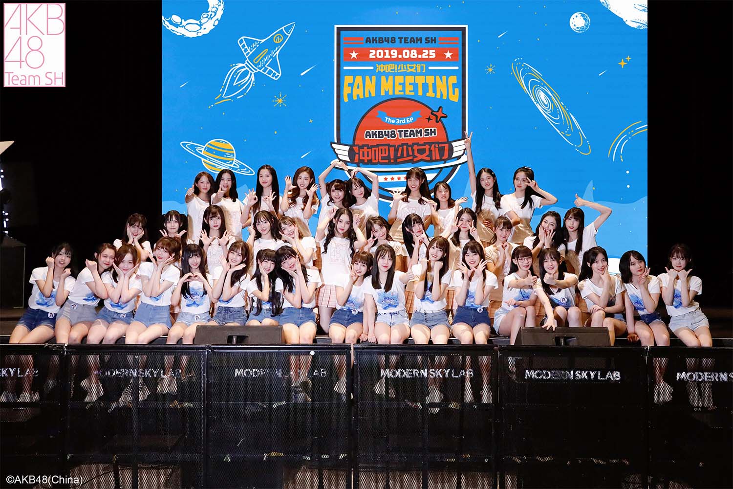 AKB48 Team SH与粉丝亲密互动 追梦少女勇敢前行_凤凰网