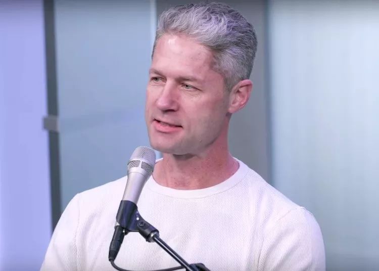 Lana Del Rey又恋爱了，她果然真的喜欢成熟老男人_凤凰网