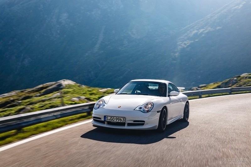 生于赛道驰于公路 保时捷911 GT3车型20周年__凤凰网