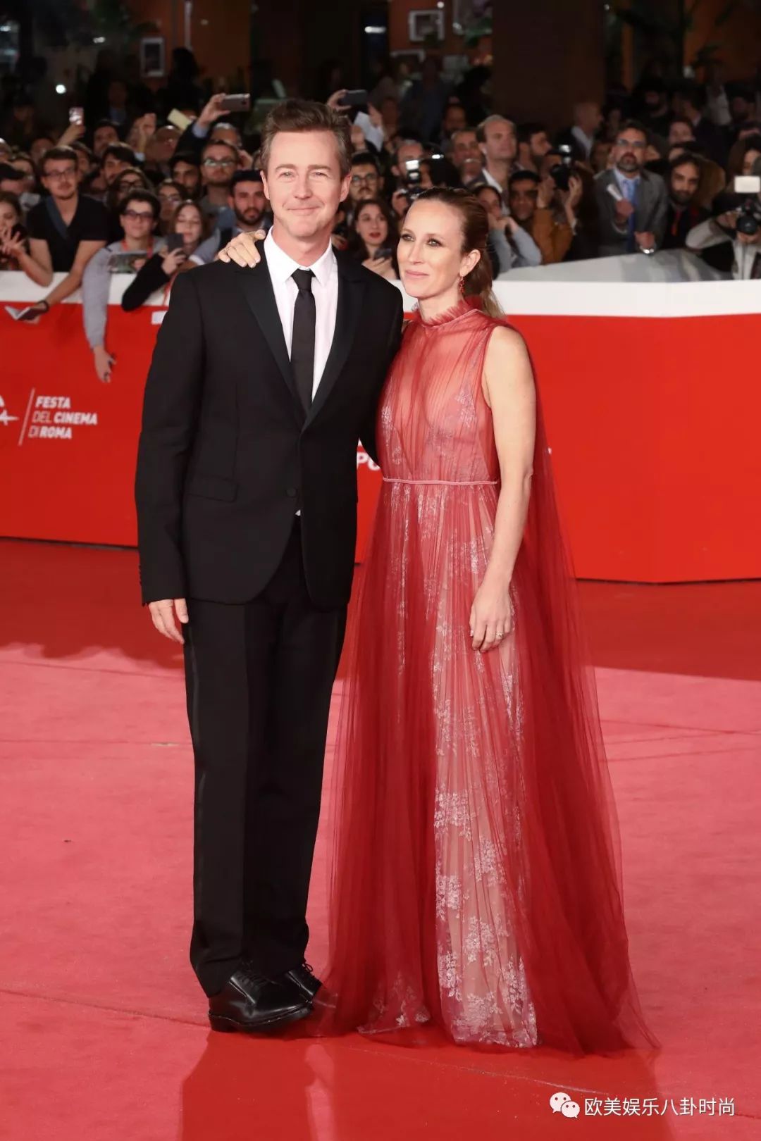 莎娜·罗伯特森（Shauna Robertson）出席《Motherless Brooklyn》罗马电影节首映__凤凰网