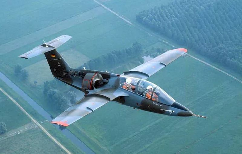 飞行员报告：奇葩的风扇喷气600教练机，市场前景看好_凤凰网军事_凤凰网