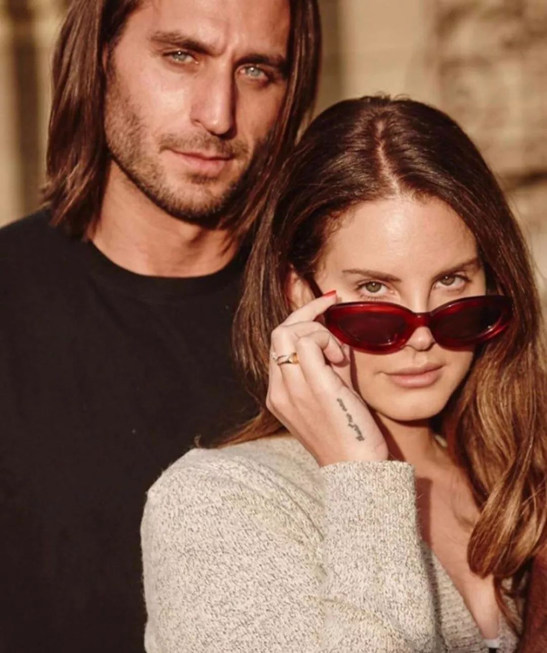 Lana Del Rey又恋爱了，她果然真的喜欢成熟老男人_凤凰网