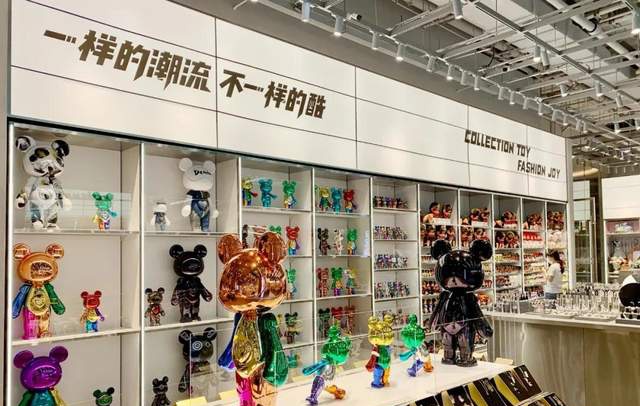 这届购物中心为了吸引年轻人，都开了哪些“奇奇怪怪”的店？__凤凰网