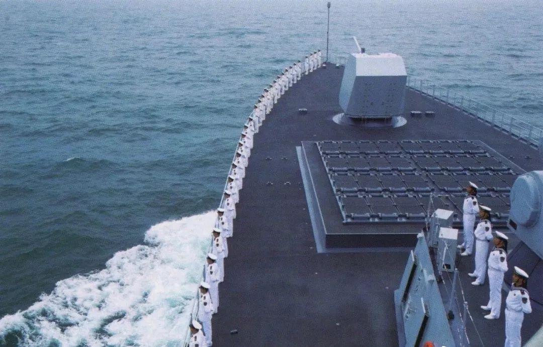 左右开弓！中国海军052D连射HQ-9B与YJ-18A，意义非同寻常_凤凰网军事_凤凰网