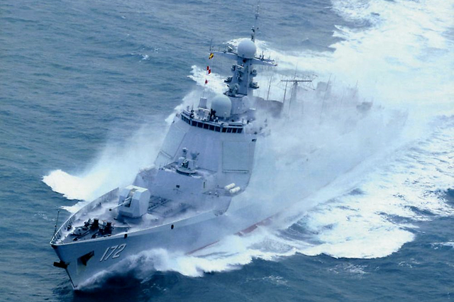 052D加长版L来了，吨位增加500，搭载两架直20，还具备反隐身能力__凤凰网