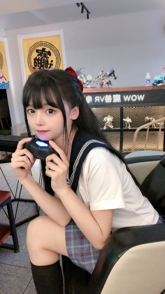 JK少女，游戏和她哪个重要__凤凰网