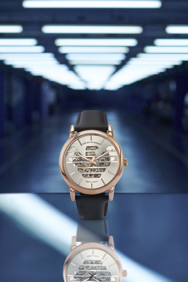 Emporio Armani阿玛尼积极布局线上营销 释放年轻潮流基因_凤凰网