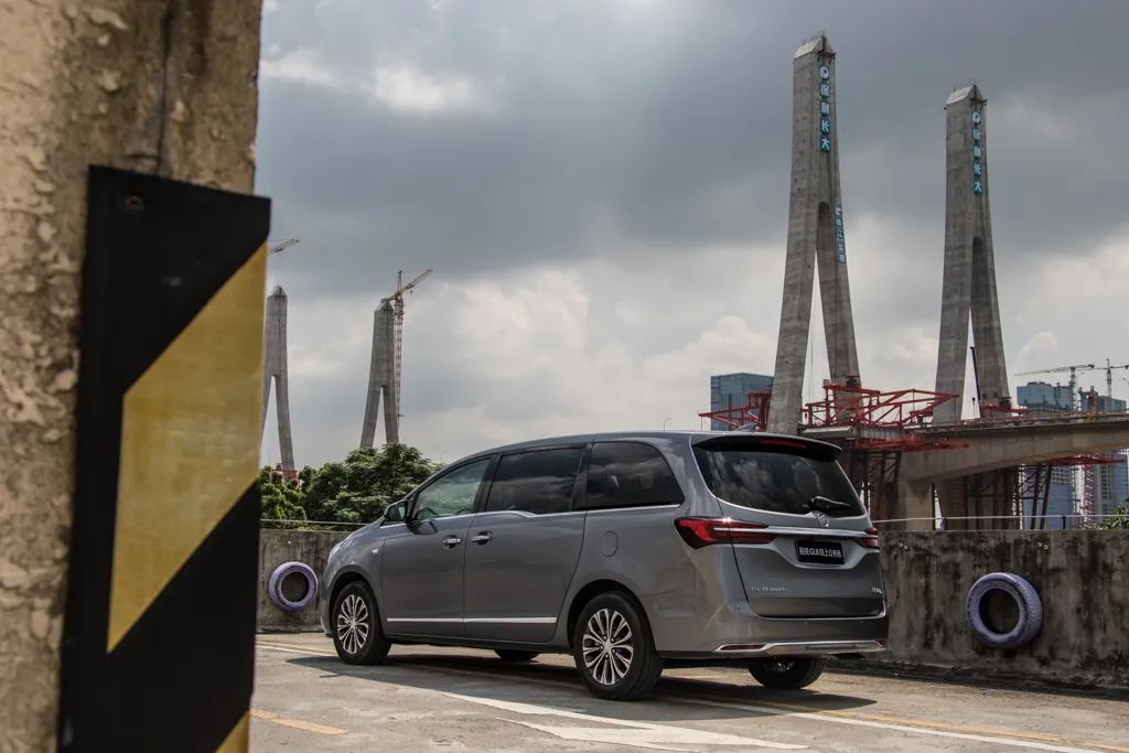 试驾全新一代GL8福祉版，这是一辆让你舒服到不想下车的MPV_凤凰网汽车_凤凰网