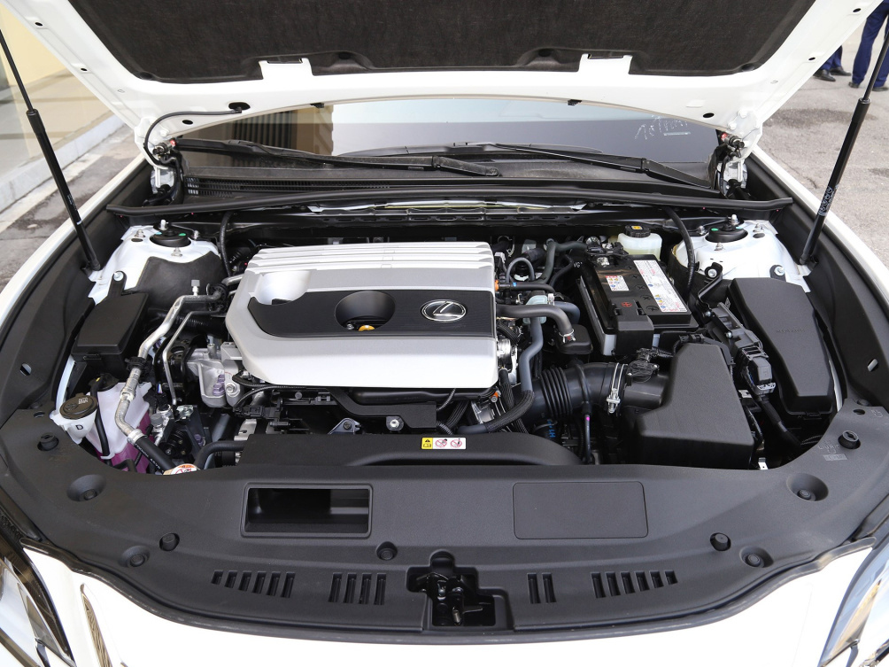 雷克萨斯ES200实测零百加速9.5秒！能否力破“龟速”谣言？_凤凰网汽车_凤凰网