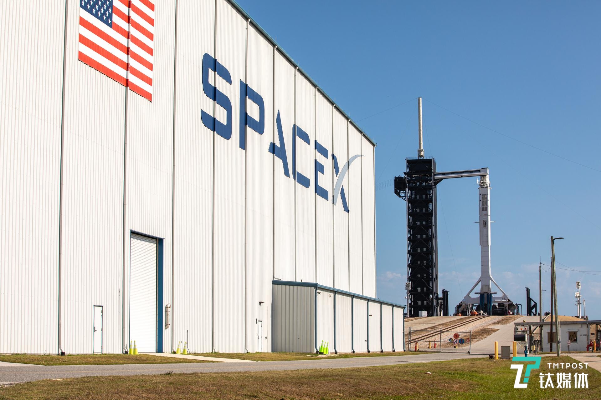 SpaceX实现首次载人发射！马斯克成功开启商业航天新时代_凤凰网