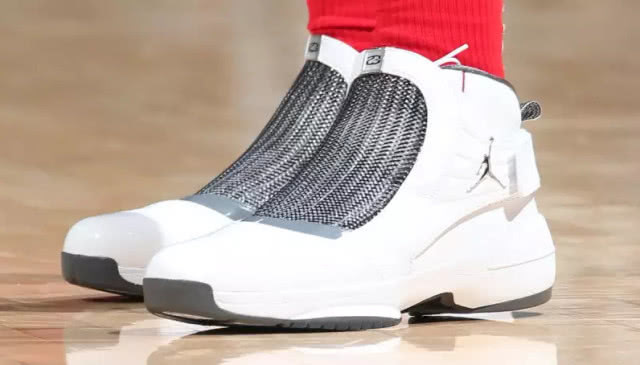 什么叫做极致软弹？双层ZOOM AIR气垫篮球鞋来一双__凤凰网