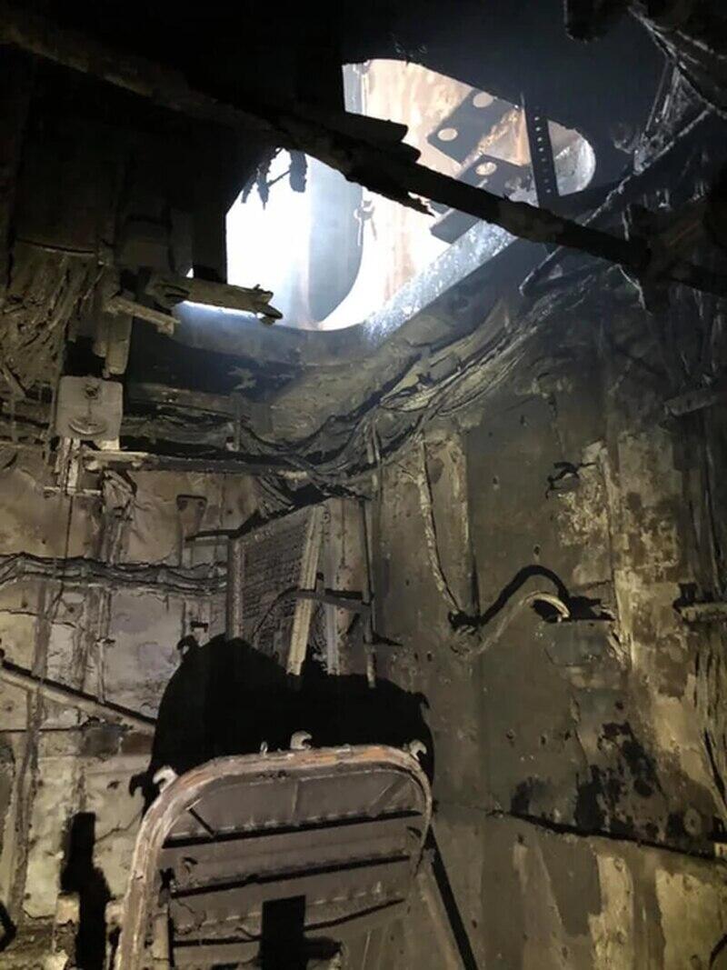 舱内温度1200度！美军准航母被烧惨状公开_凤凰网