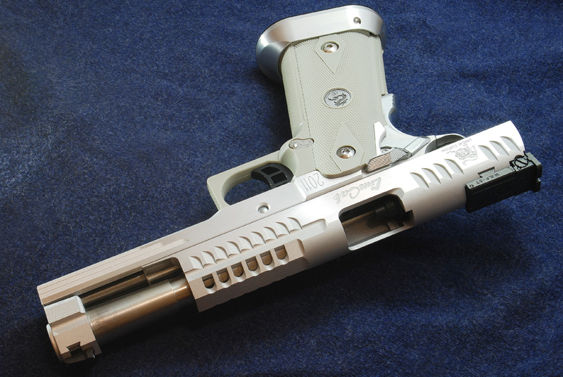 纯银M1911手工打造IPSC比赛用手枪STI WILDCAT__凤凰网