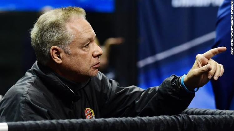 150万美元！美国一华裔商人被控行贿击剑教练 让两个儿子考入哈佛_凤凰网