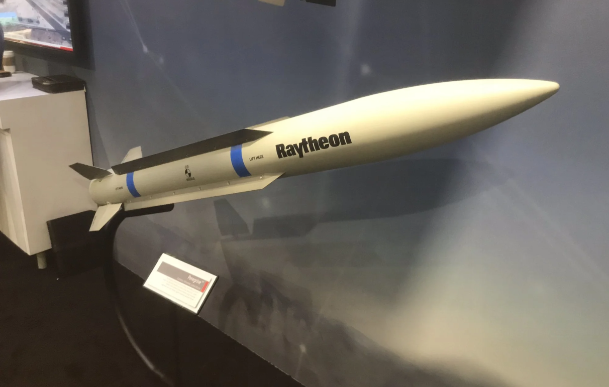 F22更换新导弹，载弹量提高1倍，歼20火力急需加强__凤凰网