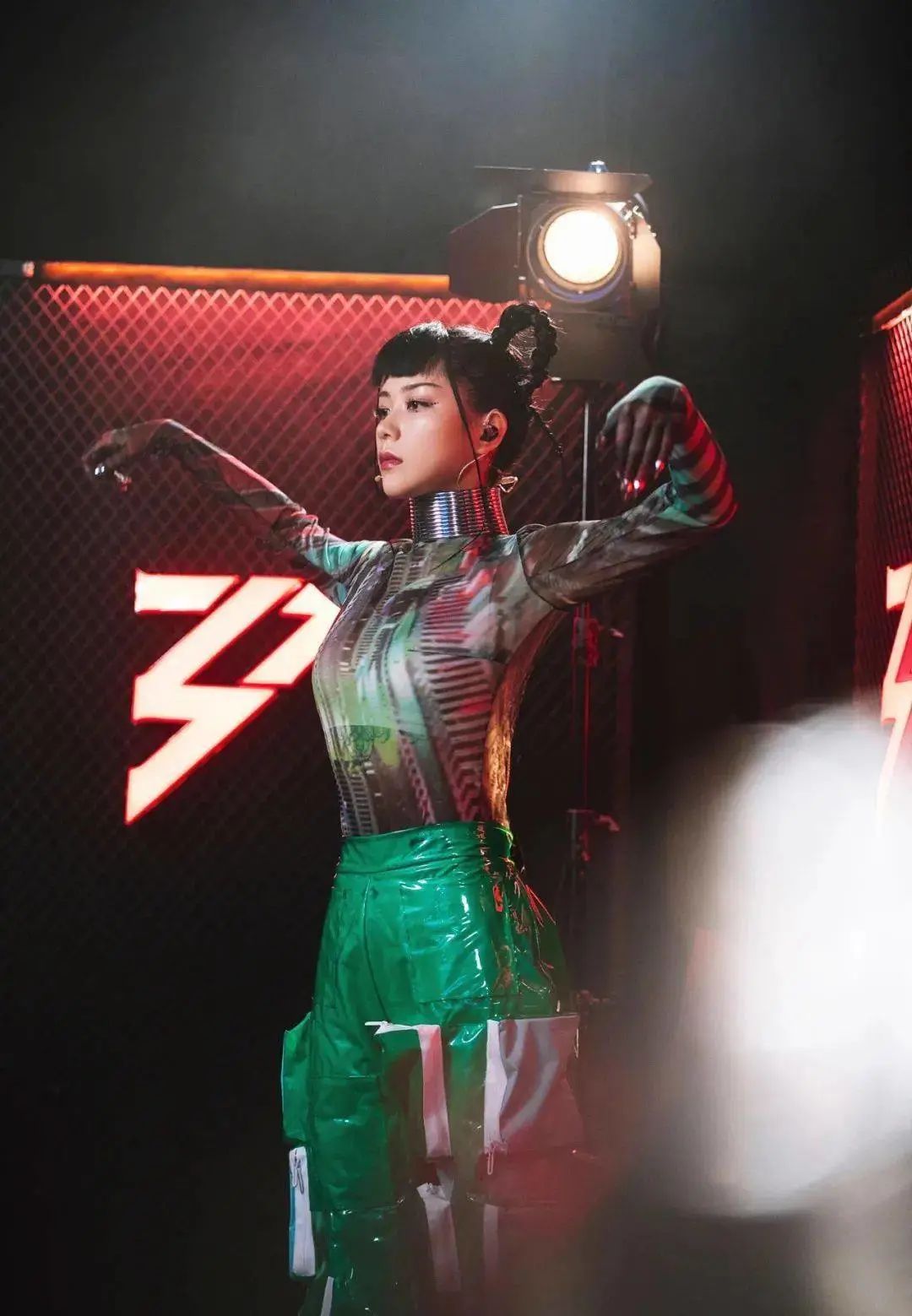 令BLACKPINK都为之着迷的“Y2K”文化，究竟是什么？_凤凰网