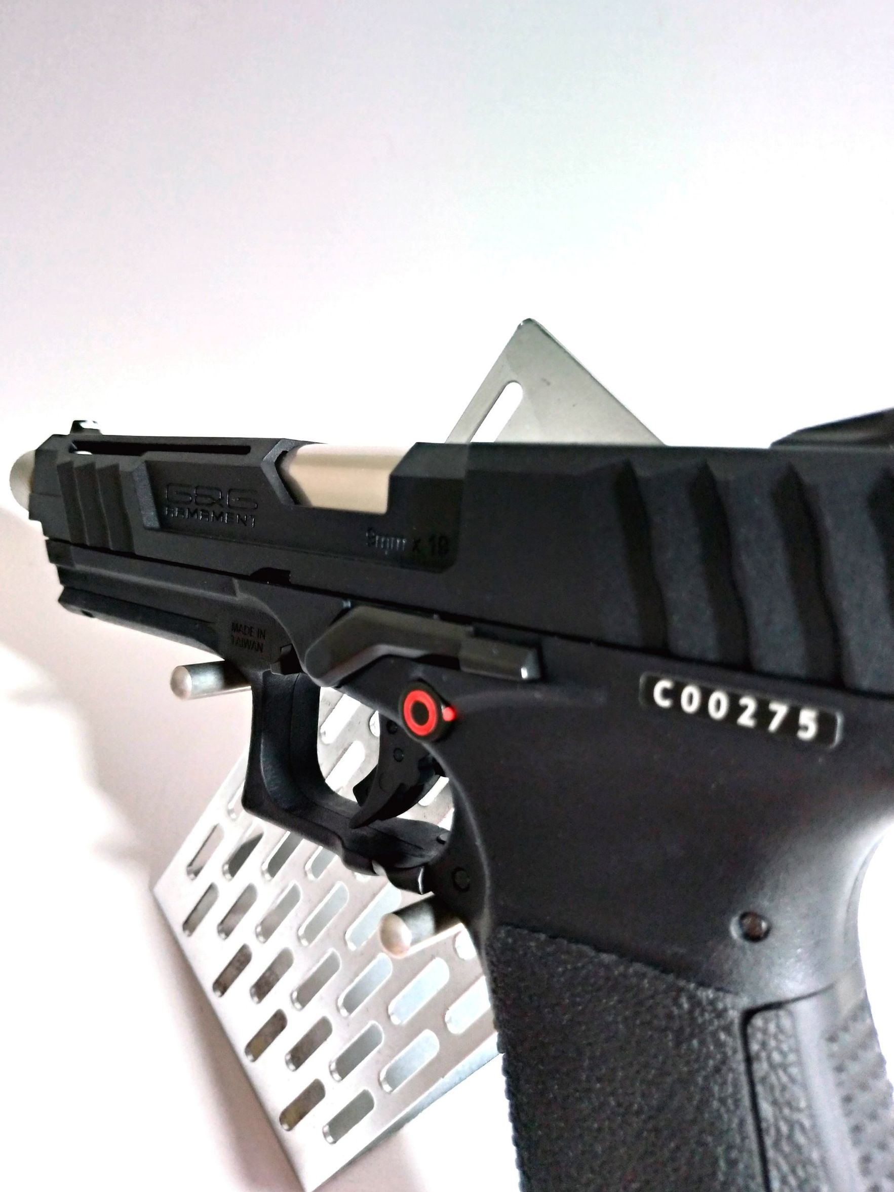 台湾玩具商出品仿GLock自创型airsoft__凤凰网