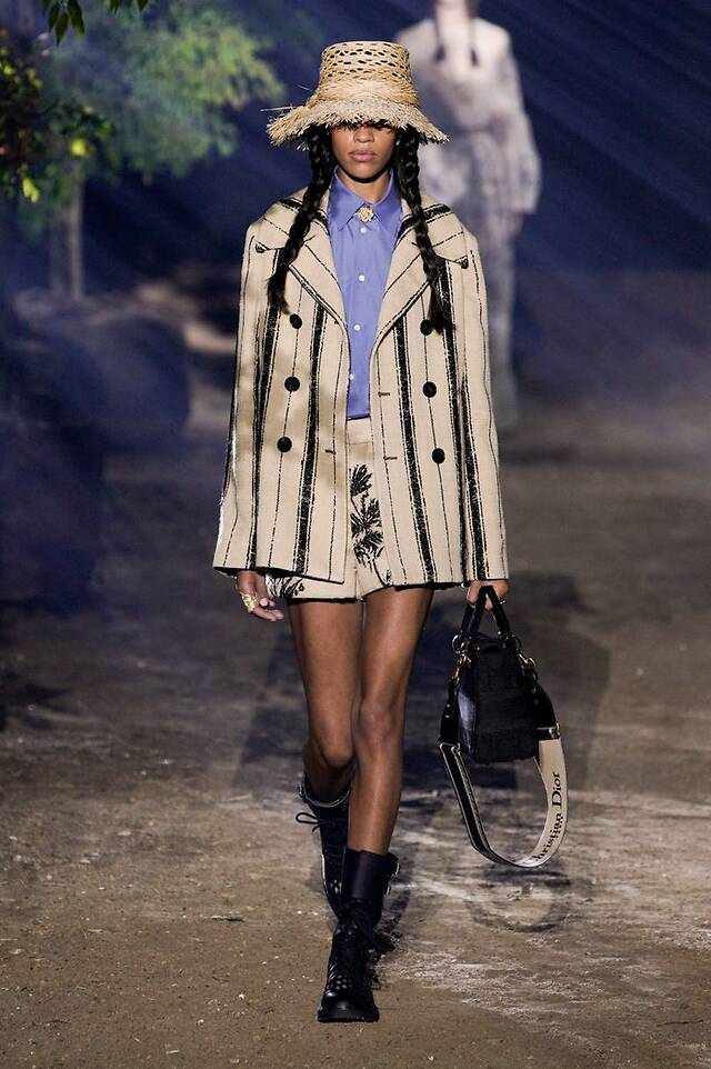 Christian Dior 2020春夏系列-贴近自然的森林秀__凤凰网