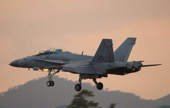 马来西亚有美国F18战机，为何还要枭龙？只因价格和质量太给力__凤凰网