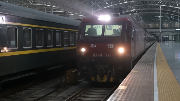 Z164丨去西藏的火车全程有几位司机？_凤凰网视频_凤凰网