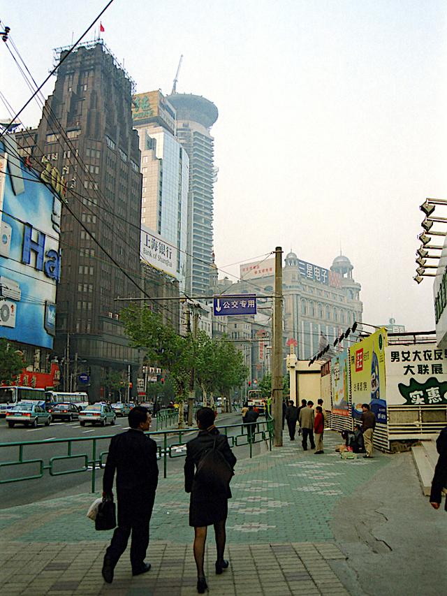 外国游客访沪所见，九十年代末的上海街景_凤凰网历史_凤凰网