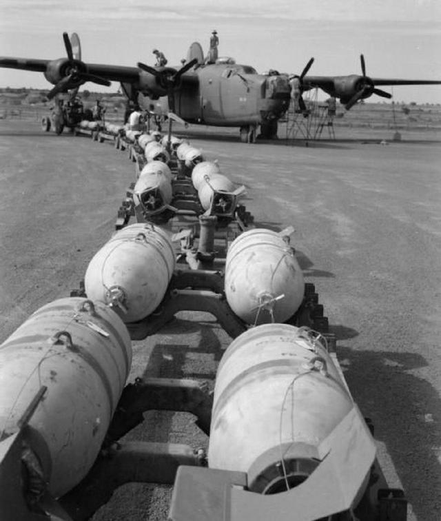 战斗的岁月：B-24轰炸机作战图集__凤凰网