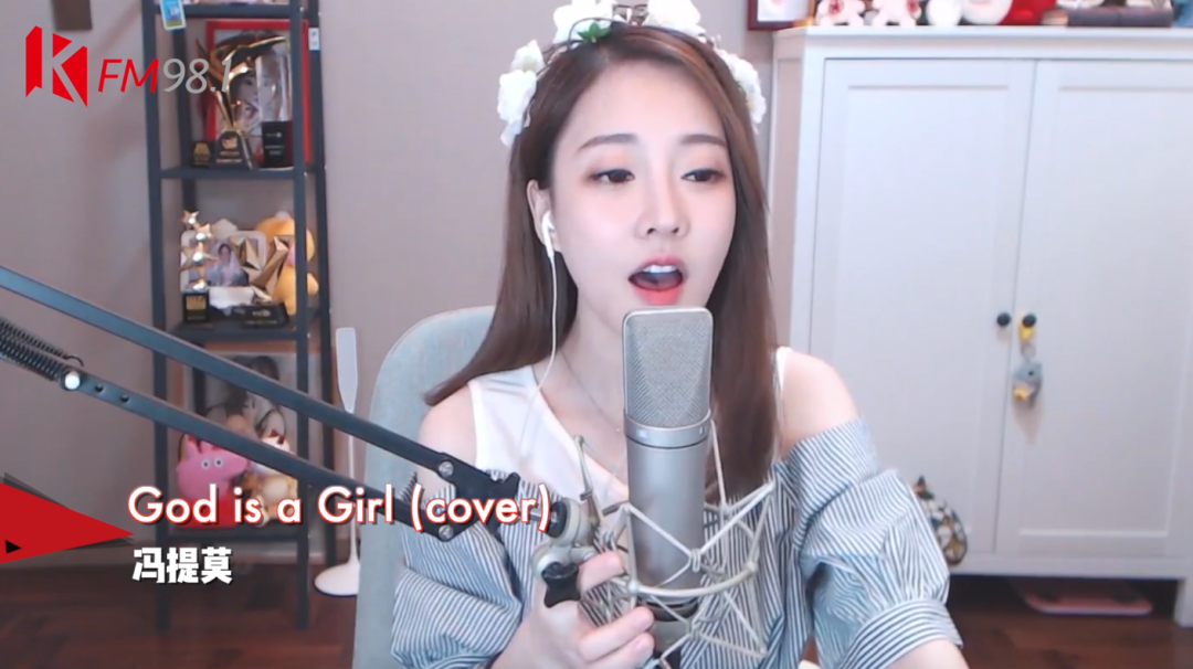 2002年的《God is a Girl》，是神曲还是抄袭？__凤凰网