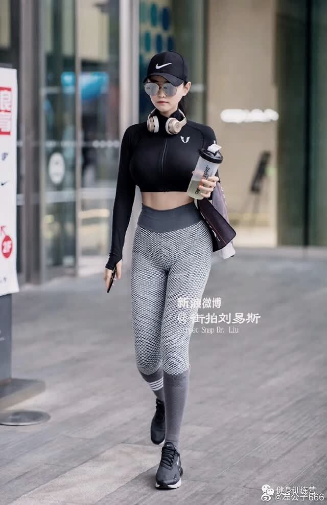 91cm的胸＋97cm的臀！这国产妖精的勾人芭比身材是真实存在的吗？__凤凰网