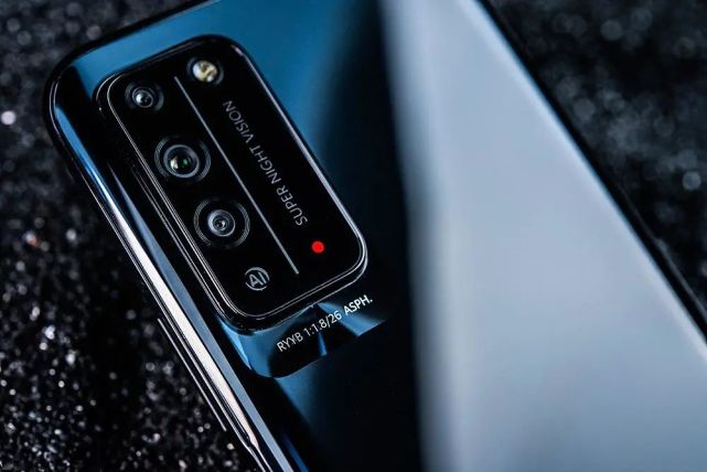 再不买就错过！麒麟820+35万跑分+6GB，荣耀X10还值得买？__凤凰网