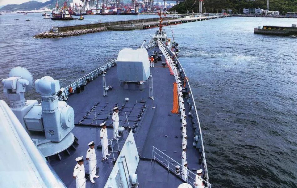 左右开弓！中国海军052D连射HQ-9B与YJ-18A，意义非同寻常_凤凰网军事_凤凰网