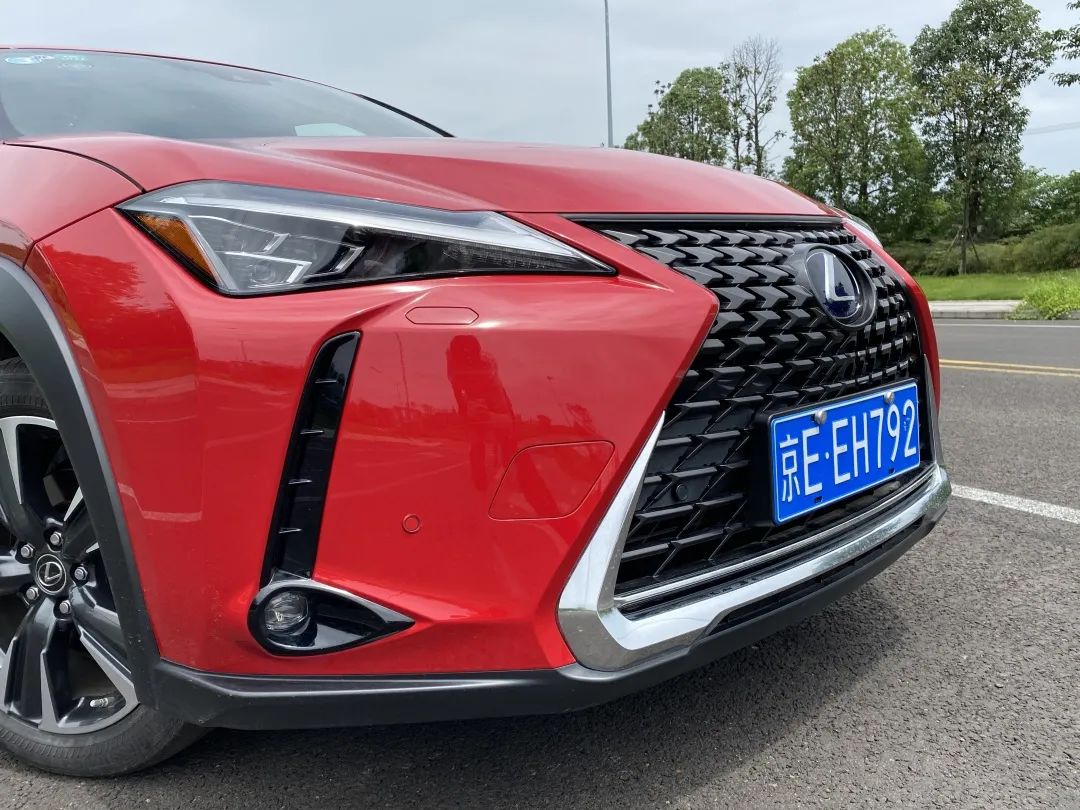 试驾雷克萨斯UX 260h：一台个性鲜明的油电混合跨界车_凤凰网汽车_凤凰网