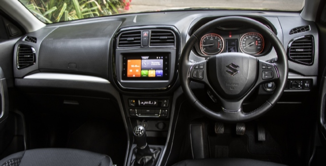 可惜样子比吉利还差，体验2020款铃木Vitara Brezza__凤凰网