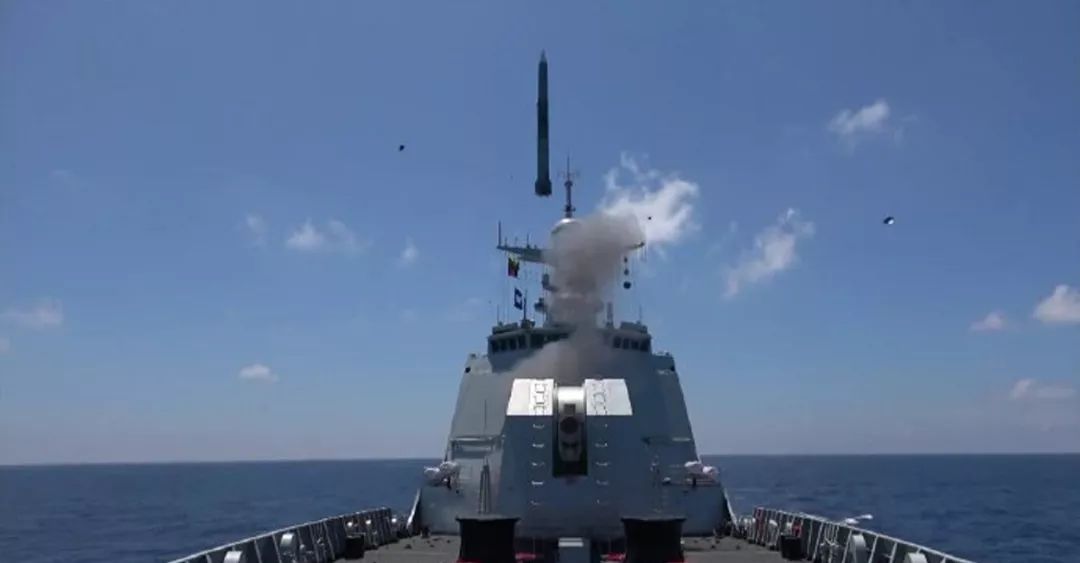 左右开弓！中国海军052D连射HQ-9B与YJ-18A，意义非同寻常_凤凰网军事_凤凰网