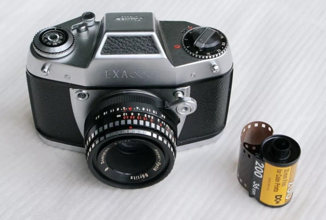 爱克山泰 EXA500：金属王国时代的入门级单反__凤凰网