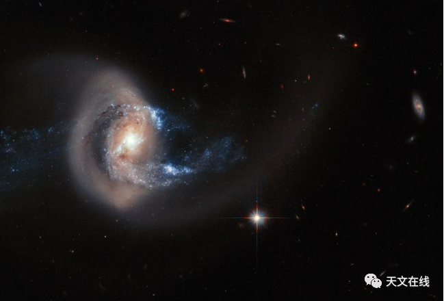 图集：哈勃空间望远镜30周年，这里有它拍摄的十大奇异星系__凤凰网