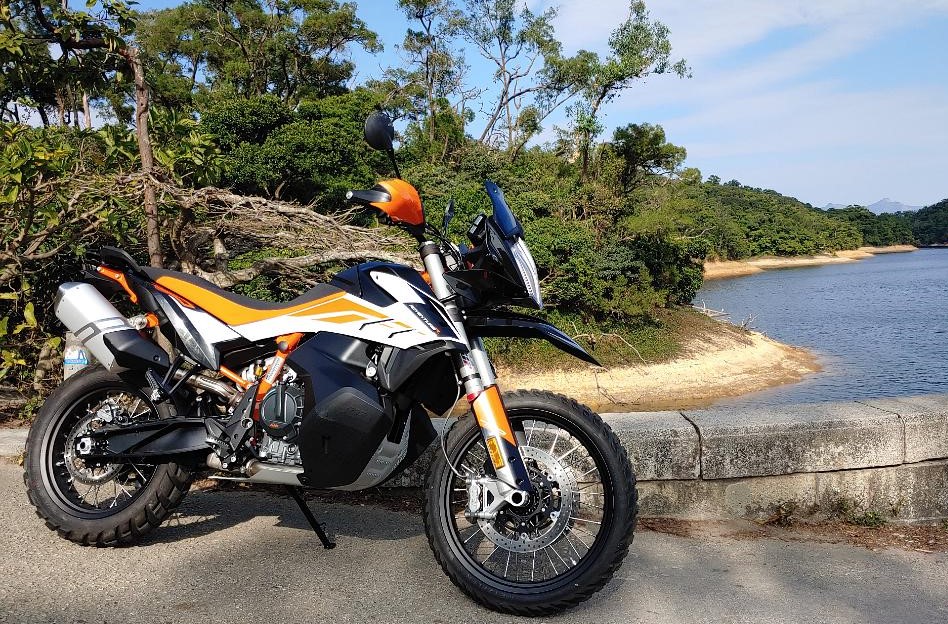 中量级拉力摩托之王 KTM 790 ADV R外媒测评__凤凰网