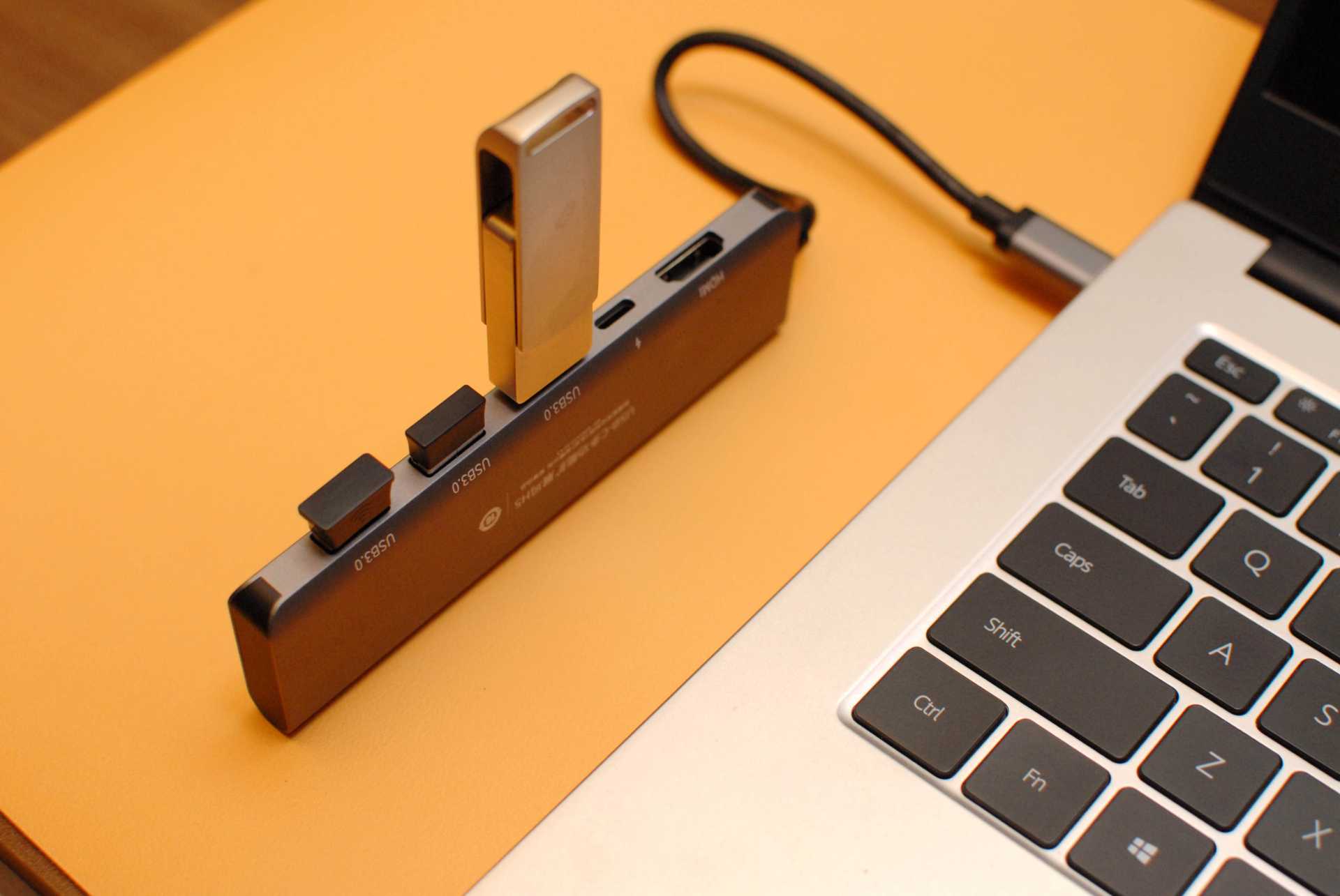 拯救轻薄本的接口利器：aigo Type-C扩展坞H5体验__凤凰网