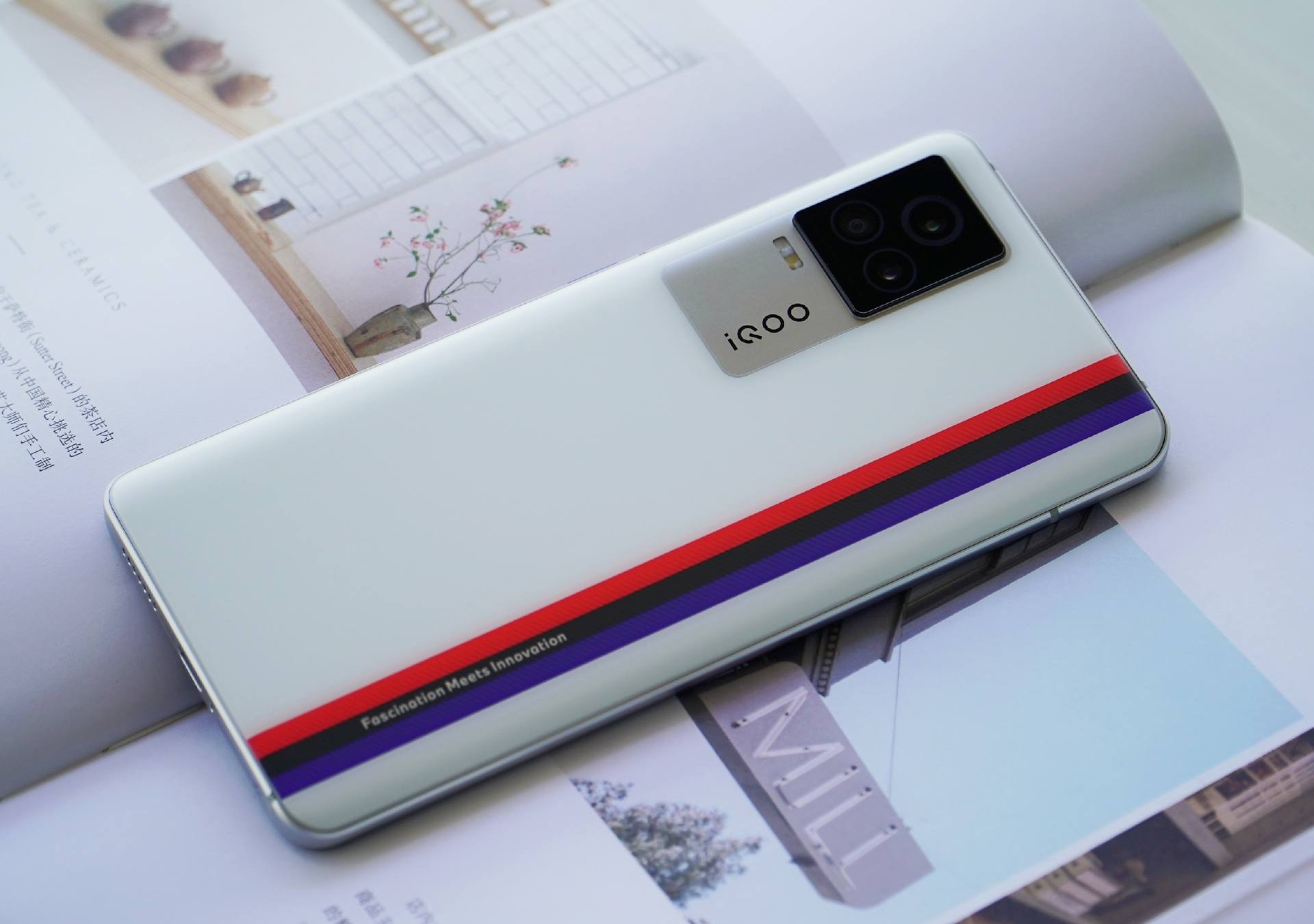 iQOO 7为何没被新发布的“后浪”拍在沙滩上？只因它有点“超神”_凤凰网