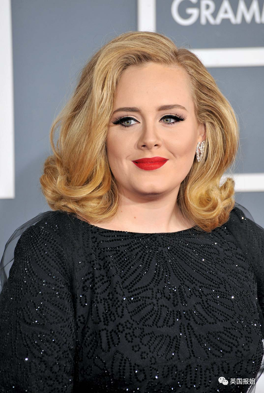 碧梨首释性感写真，身材火辣却遭骂：丢脸！快穿上衣服_凤凰网