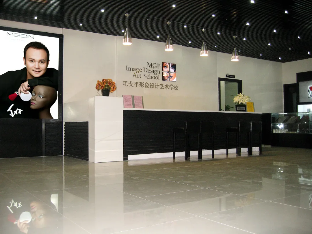 为刘晓庆“武则天”化妆的毛戈平，不靠“换头术”上市_凤凰网