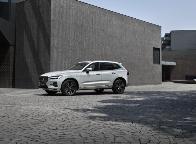 沃尔沃新款XC60对比全新奥迪Q5L，谁才是能放心开的豪车？__凤凰网