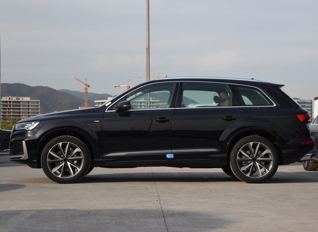 差价仅3.3万，奥迪Q7 2.0T高配和3.0T低配，该怎么选？_凤凰网汽车_凤凰网