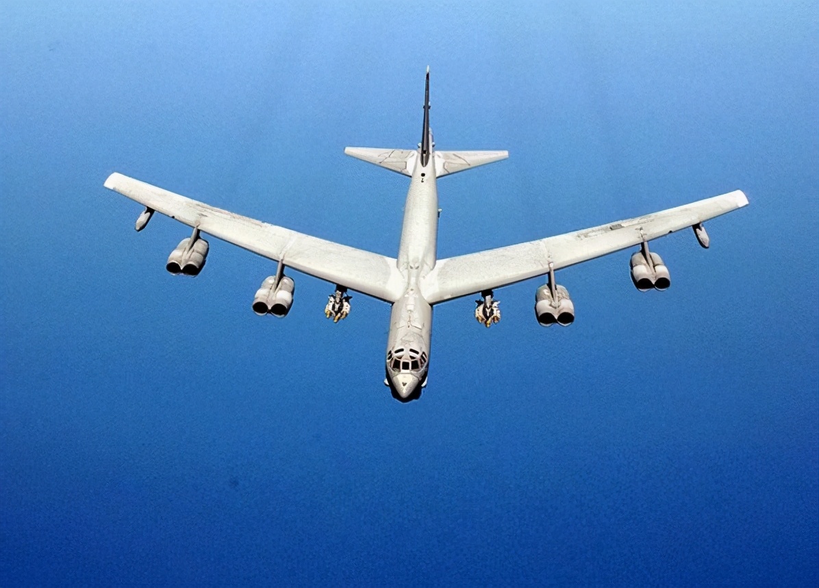 B-52再临中东，警告伊朗不要轻举妄动！美媒：今年是第4次！_凤凰网