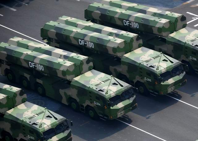 阅兵首秀，至今仍未公开真身，DF100导弹神秘之处在哪？_凤凰网