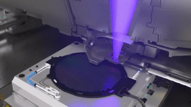 何止28nm光刻机，外媒传来消息，国产14nm光刻机已经造出来了__凤凰网