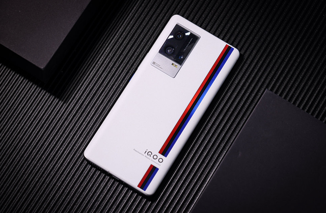 iQOO 8 Pro传奇版够“高端”吗？盘点它身上的诸多细节__凤凰网